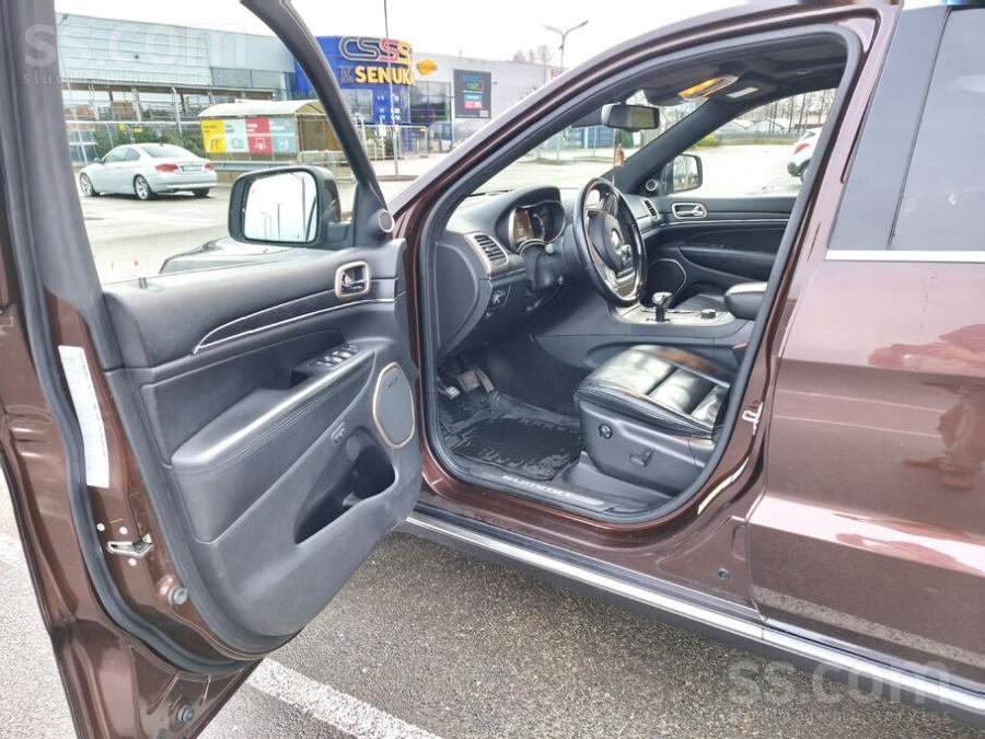 Brown Jeep Grand Cherokee 2016 in Riga, with an engine capacity of 3.00 L and mileage of 155 thousand km for 21500 €, photo 8 on AUTOMOTO.COM.LV