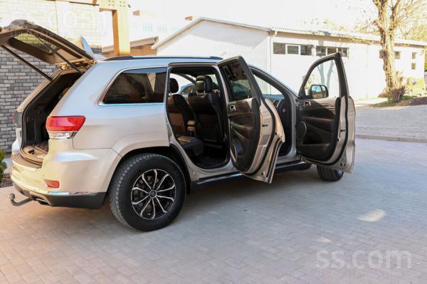 Brūns Jeep Grand Cherokee 2016 Jelgava, ar dzinēja tilpumu 3.00 L un nobraukumu 178 tūkst. km par 17900 €, foto 2 vietnē AUTOMOTO.COM.LV