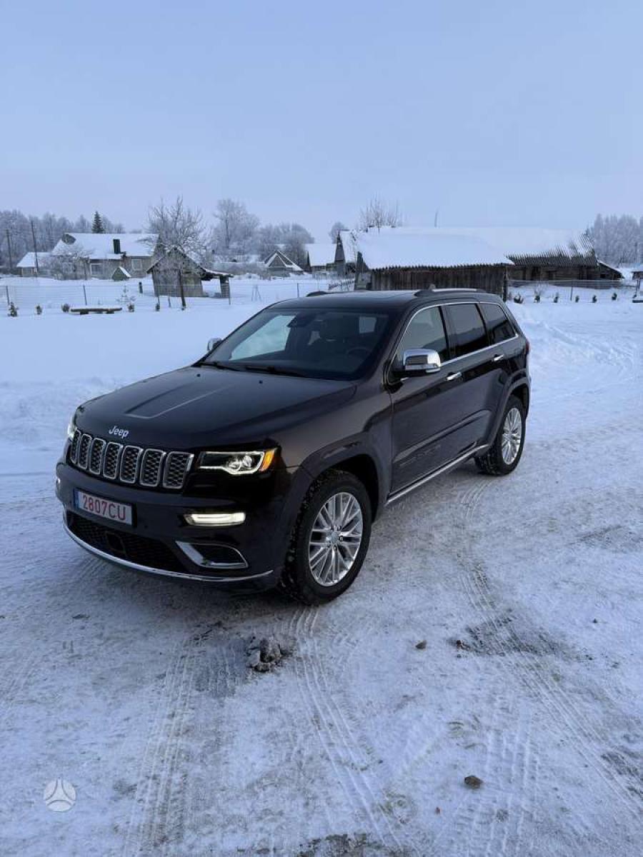 Brown Jeep Grand Cherokee 2017 in Vilnius, with an engine capacity of 5.65 L and mileage of 205 thousand km for 19900 €, photo 1 on AUTOMOTO.COM.LV