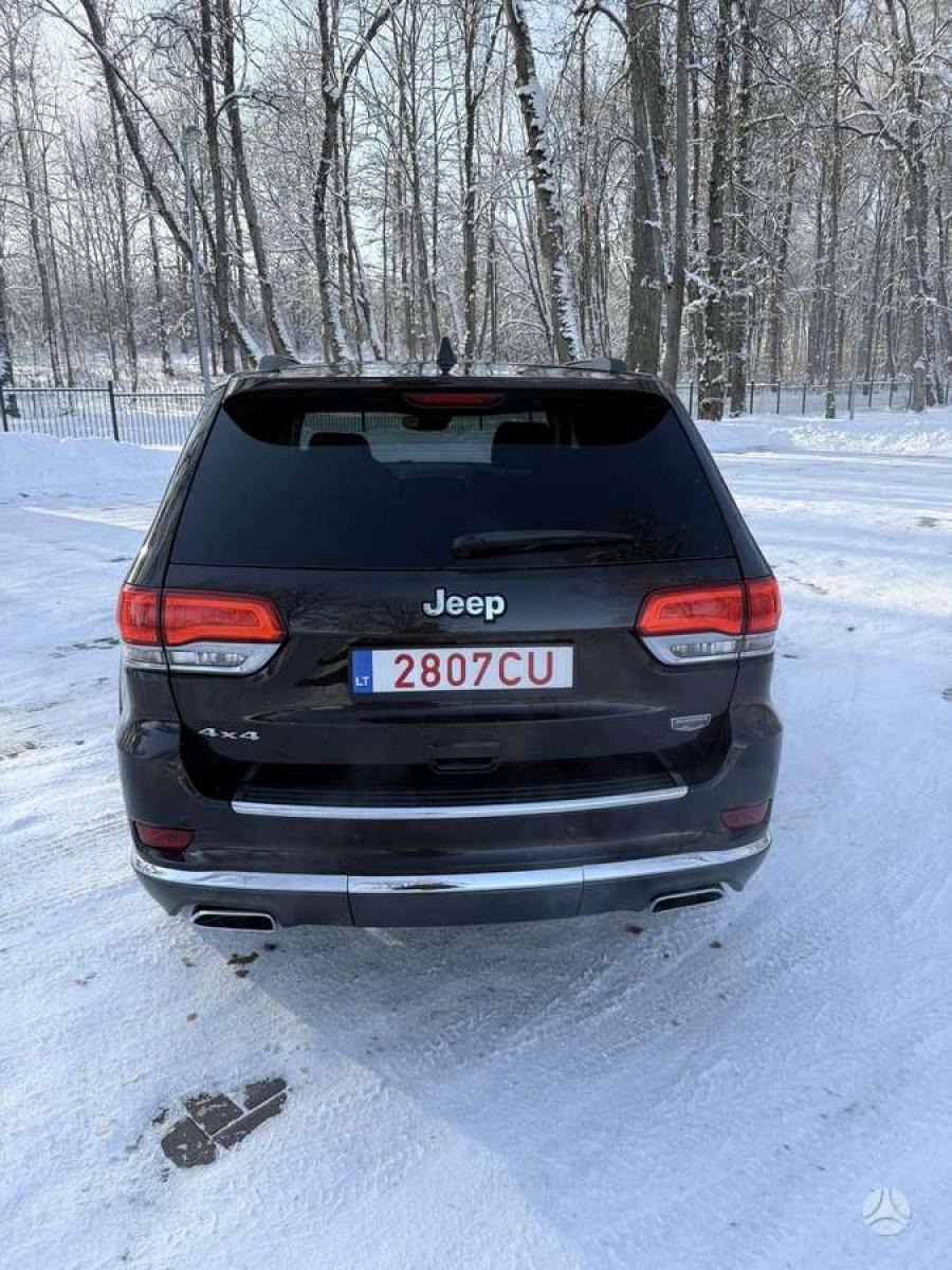 Brown Jeep Grand Cherokee 2017 in Vilnius, with an engine capacity of 5.65 L and mileage of 205 thousand km for 19900 €, photo 6 on AUTOMOTO.COM.LV