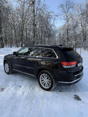 Brown Jeep Grand Cherokee 2017 in Vilnius, with an engine capacity of 5.65 L and mileage of 205 thousand km for 19900 €, photo 7 on AUTOMOTO.COM.LV