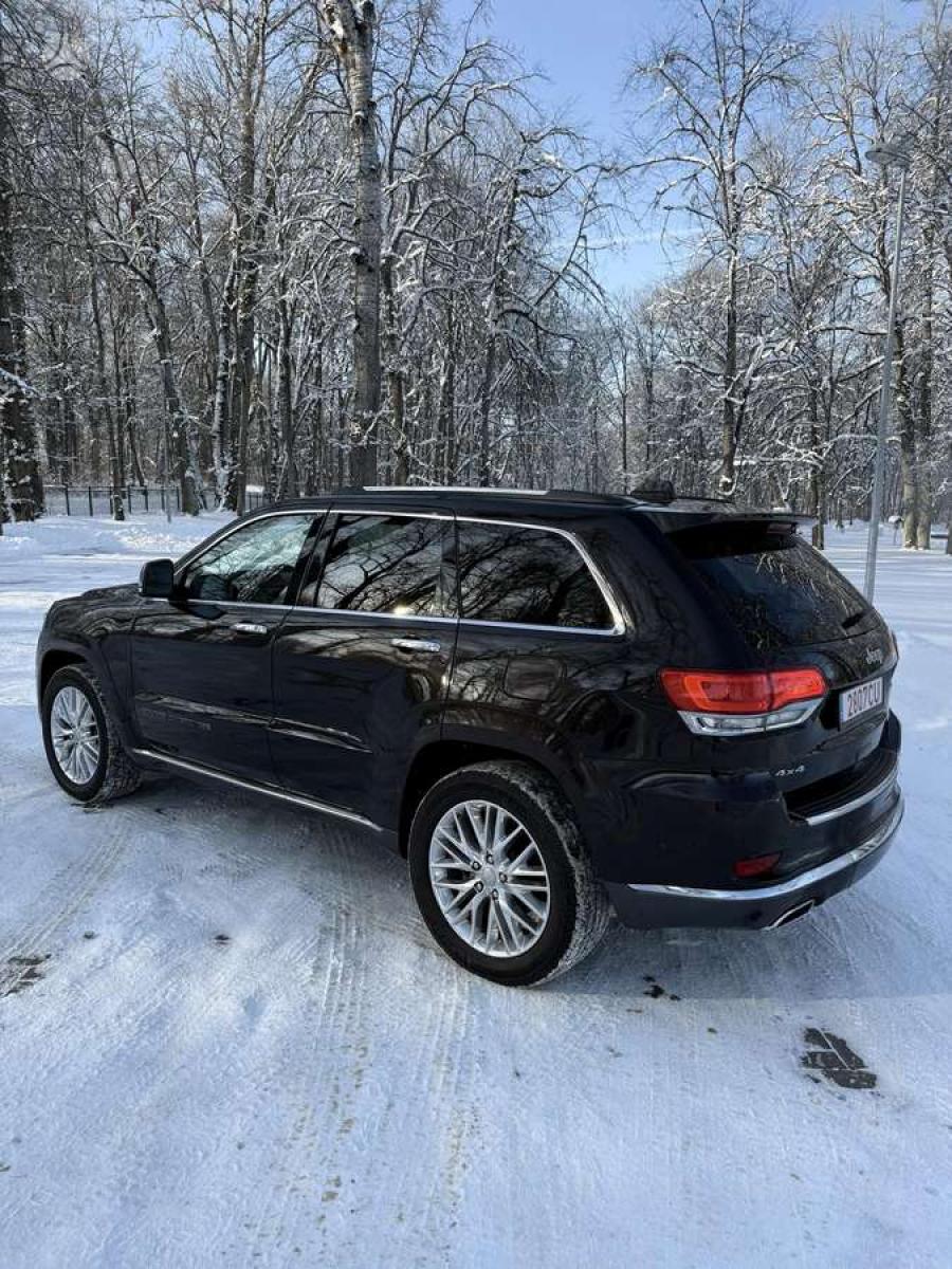 Brown Jeep Grand Cherokee 2017 in Vilnius, with an engine capacity of 5.65 L and mileage of 205 thousand km for 19900 €, photo 7 on AUTOMOTO.COM.LV