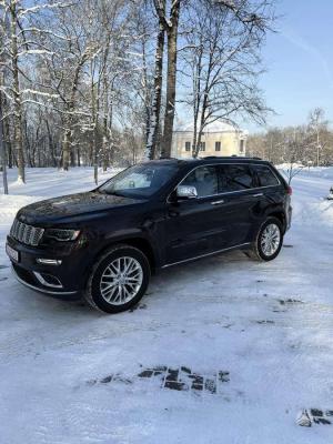 Brown Jeep Grand Cherokee 2017 in Vilnius, with an engine capacity of 5.65 L and mileage of 205 thousand km for 19900 €, photo 8 on AUTOMOTO.COM.LV