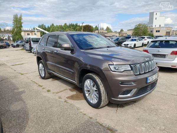 Brown Jeep Grand Cherokee 2017 in Utena, with an engine capacity of 3.00 L and mileage of 304 thousand km for 8990 €, photo 1 on AUTOMOTO.COM.LV