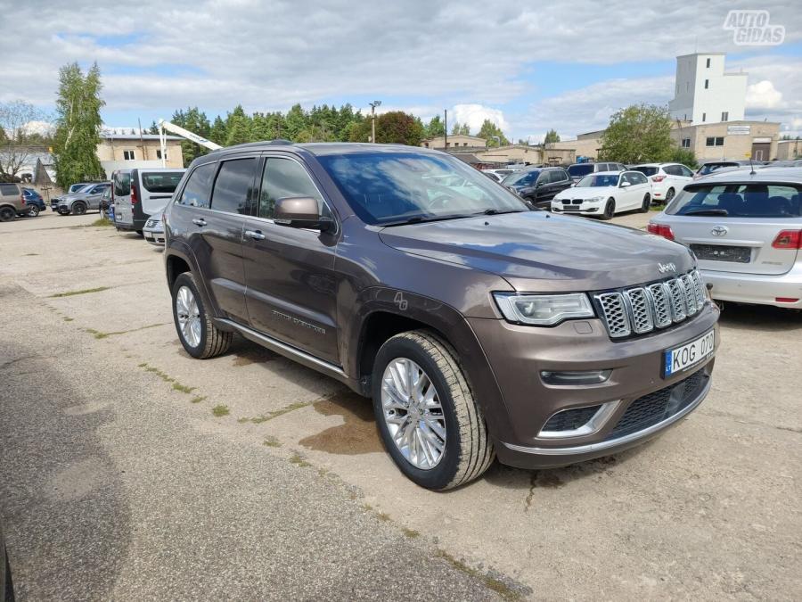 Brown Jeep Grand Cherokee 2017 in Utena, with an engine capacity of 3.00 L and mileage of 304 thousand km for 8990 €, photo 1 on AUTOMOTO.COM.LV