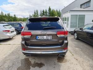 Brown Jeep Grand Cherokee 2017 in Utena, with an engine capacity of 3.00 L and mileage of 304 thousand km for 8990 €, photo 7 on AUTOMOTO.COM.LV