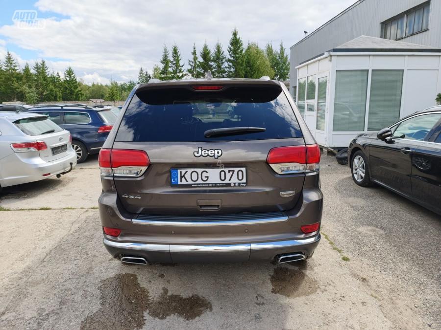 Brown Jeep Grand Cherokee 2017 in Utena, with an engine capacity of 3.00 L and mileage of 304 thousand km for 8990 €, photo 7 on AUTOMOTO.COM.LV