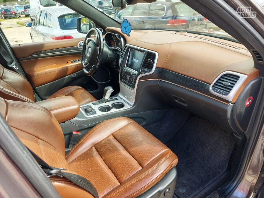 Brown Jeep Grand Cherokee 2017 in Utena, with an engine capacity of 3.00 L and mileage of 304 thousand km for 8990 €, photo 8 on AUTOMOTO.COM.LV
