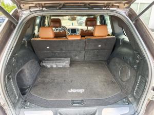 Brown Jeep Grand Cherokee 2017 in Utena, with an engine capacity of 3.00 L and mileage of 304 thousand km for 8990 €, photo 13 on AUTOMOTO.COM.LV