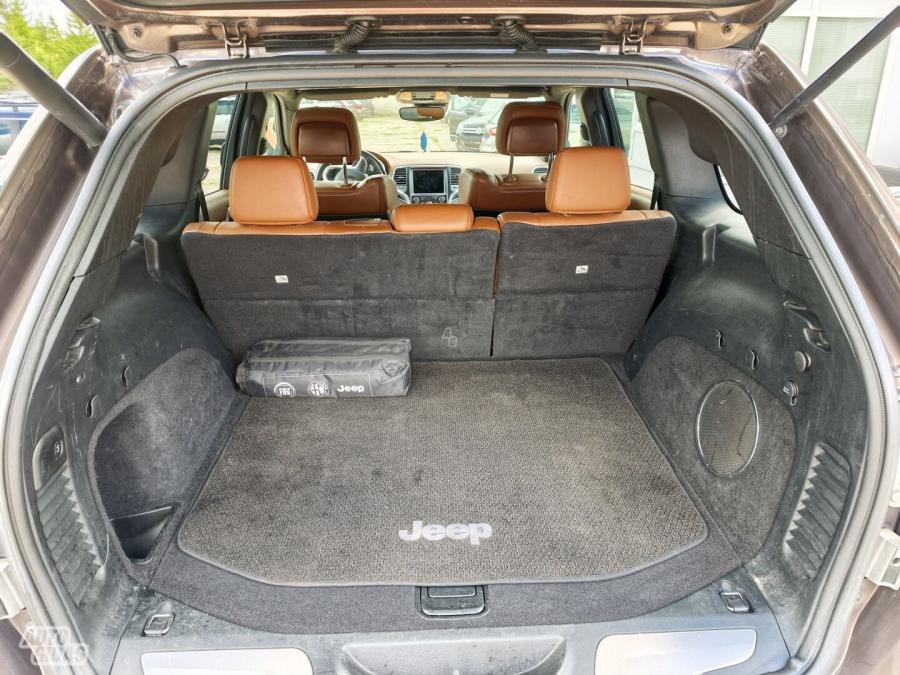 Brown Jeep Grand Cherokee 2017 in Utena, with an engine capacity of 3.00 L and mileage of 304 thousand km for 8990 €, photo 13 on AUTOMOTO.COM.LV