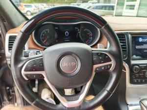 Brown Jeep Grand Cherokee 2017 in Utena, with an engine capacity of 3.00 L and mileage of 304 thousand km for 8990 €, photo 17 on AUTOMOTO.COM.LV