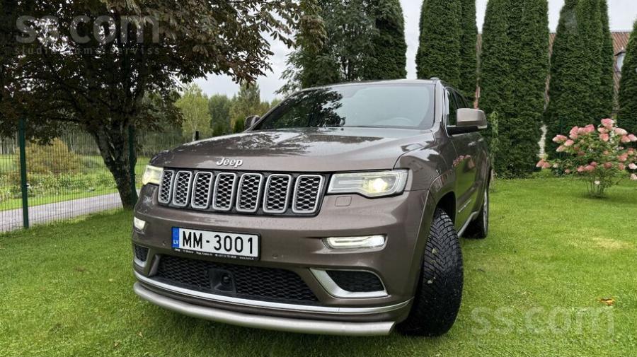 Brown Jeep Grand Cherokee 2017 in Limbazi, with an engine capacity of 3.00 L and mileage of 227 thousand km for 19500 €, photo 1 on AUTOMOTO.COM.LV
