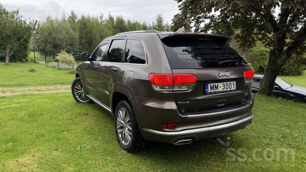 Brown Jeep Grand Cherokee 2017 in Limbazi, with an engine capacity of 3.00 L and mileage of 227 thousand km for 19500 €, photo 4 on AUTOMOTO.COM.LV