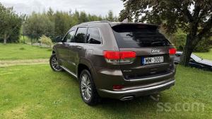 Brown Jeep Grand Cherokee 2017 in Limbazi, with an engine capacity of 3.00 L and mileage of 227 thousand km for 19500 €, photo 4 on AUTOMOTO.COM.LV