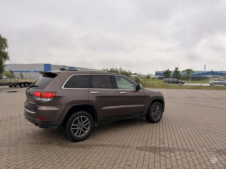 Brown Jeep Grand Cherokee 2020 in Klaipeda, with an engine capacity of 3.60 L and mileage of 104 thousand km for 19000 €, photo 7 on AUTOMOTO.COM.LV