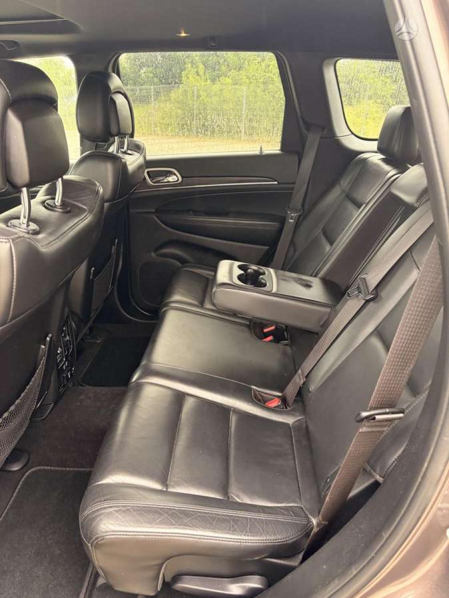 Brown Jeep Grand Cherokee 2020 in Klaipeda, with an engine capacity of 3.60 L and mileage of 104 thousand km for 19000 €, photo 8 on AUTOMOTO.COM.LV