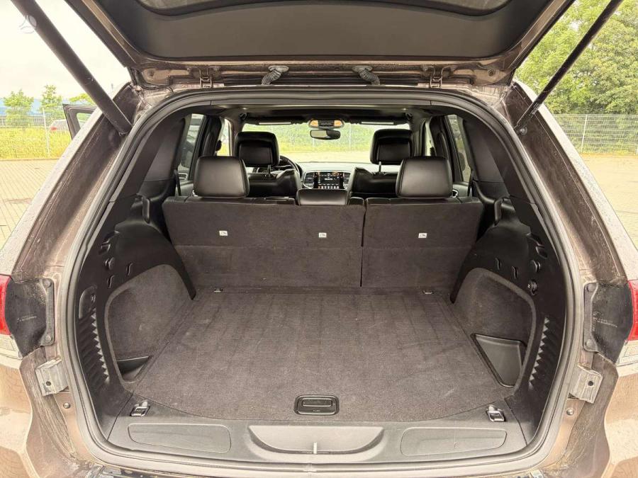 Brown Jeep Grand Cherokee 2020 in Klaipeda, with an engine capacity of 3.60 L and mileage of 104 thousand km for 19000 €, photo 9 on AUTOMOTO.COM.LV