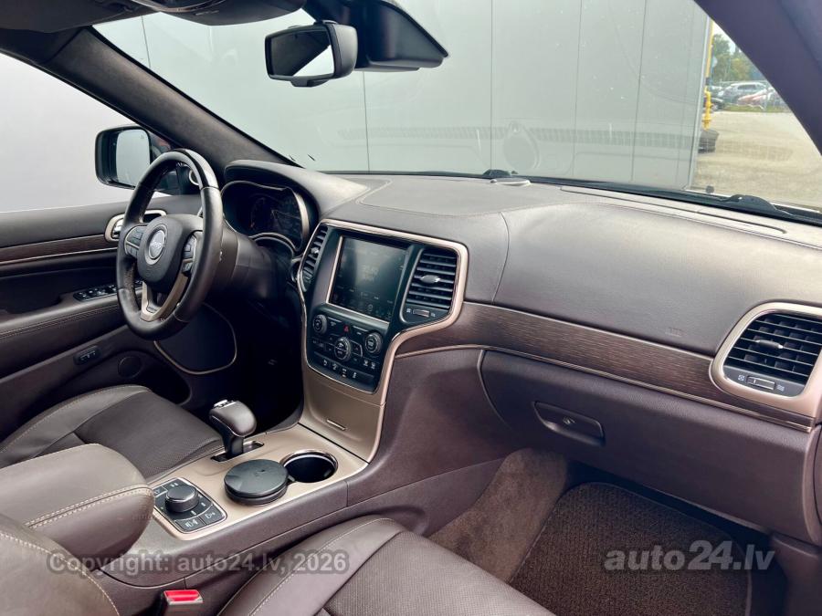 Brown Jeep Grand Cherokee 2014 in Tallinn, with an engine capacity of 3.00 L and mileage of 235 thousand km for 8999 €, photo 12 on AUTOMOTO.COM.LV