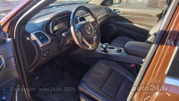 Brūns Jeep Grand Cherokee 2016 Tallina, ar dzinēja tilpumu 3.00 L un nobraukumu 334 tūkst. km par 14880 €, foto 8 vietnē AUTOMOTO.COM.LV