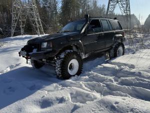 Джип Гранд Чероки 1998 в Вильнюс, объемом двигателя 5.90 л и пробегом 300 тыс. км за 8000 €, фото  на AUTOMOTO.COM.LV