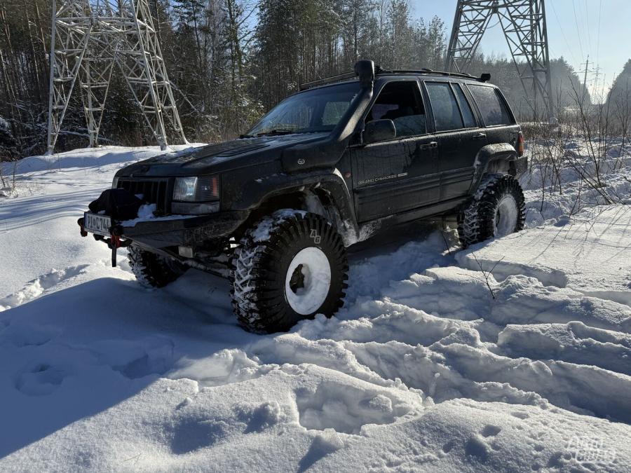 Jeep Grand Cherokee 1998 Viļņa, ar dzinēja tilpumu 5.90 L un nobraukumu 300 tūkst. km par 8000 €, foto 1 vietnē AUTOMOTO.COM.LV
