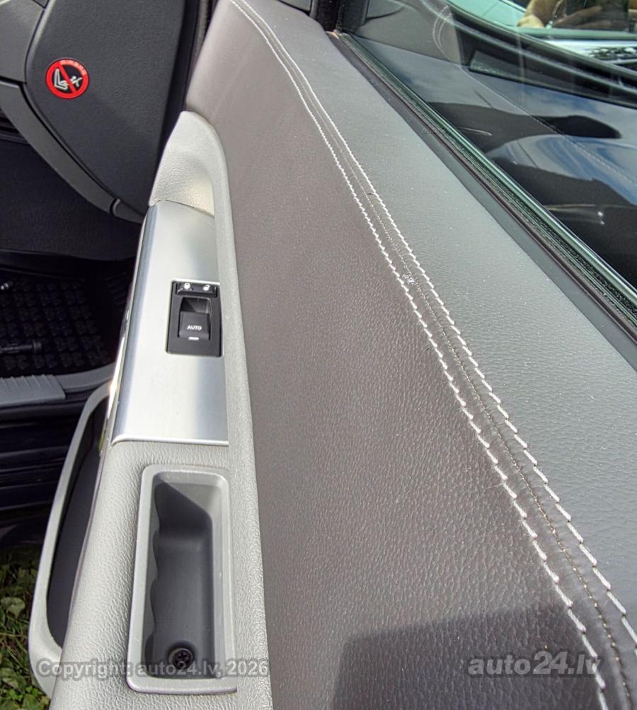 Jeep Grand Cherokee 2007 in Tallinn, with an engine capacity of 3.00 L and mileage of 215 thousand km for 7280 €, photo 15 on AUTOMOTO.COM.LV