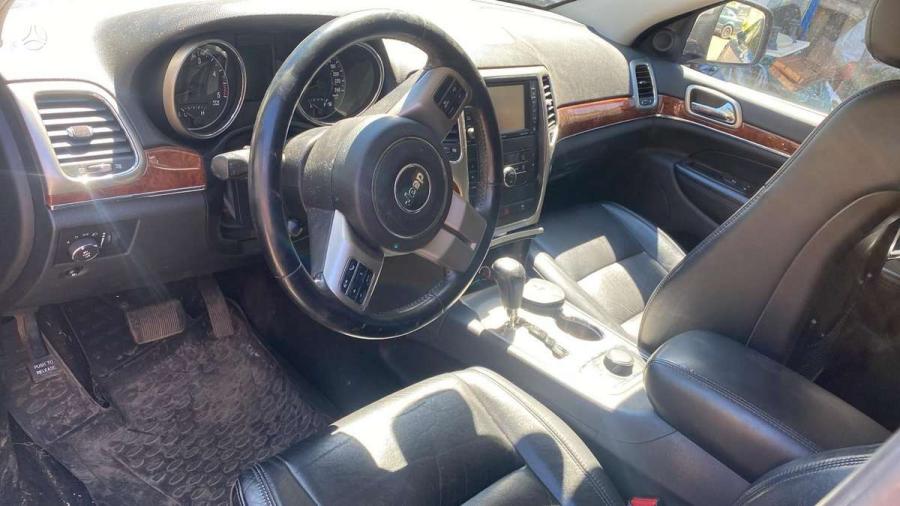 Jeep Grand Cherokee 2011 in Panevezys, with an engine capacity of 3.00 L and mileage of 337 thousand km for 3200 €, photo 5 on AUTOMOTO.COM.LV