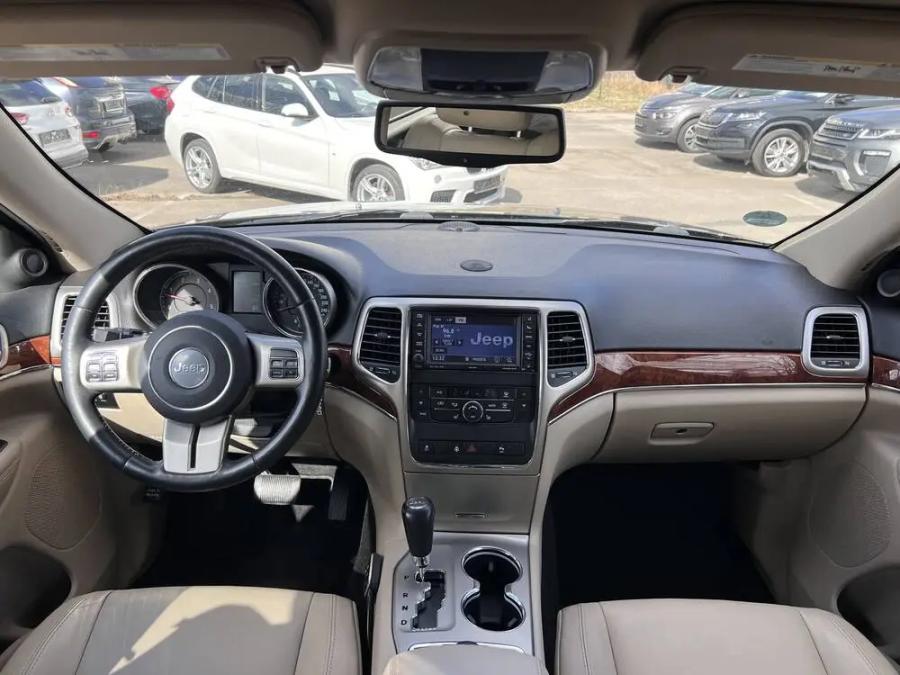 Jeep Grand Cherokee 2012 in Riga, with an engine capacity of 3.00 L and mileage of 177 thousand km for 10950 €, photo 15 on AUTOMOTO.COM.LV