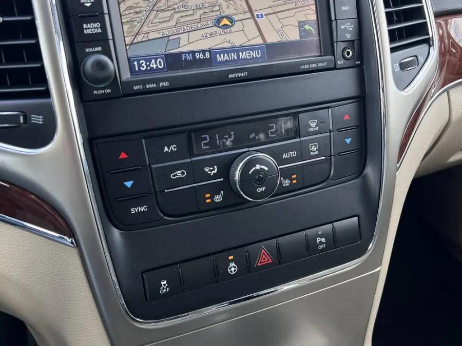 Jeep Grand Cherokee 2012 in Riga, with an engine capacity of 3.00 L and mileage of 177 thousand km for 10950 €, photo 20 on AUTOMOTO.COM.LV