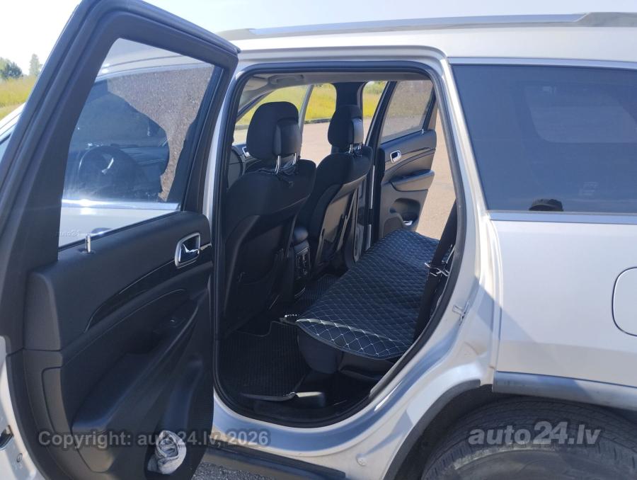 Jeep Grand Cherokee 2012 in Tallinn, with an engine capacity of 3.00 L and mileage of 0 thousand km for 9000 €, photo 8 on AUTOMOTO.COM.LV