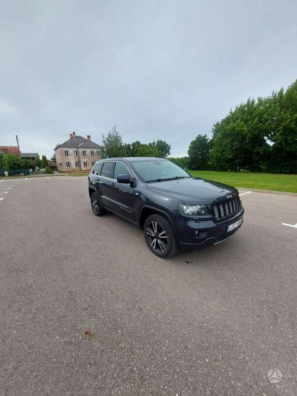 Jeep Grand Cherokee 2013 in Kedainiai, with an engine capacity of 2.99 L and mileage of 356 thousand km for 12000 €, photo 1 on AUTOMOTO.COM.LV