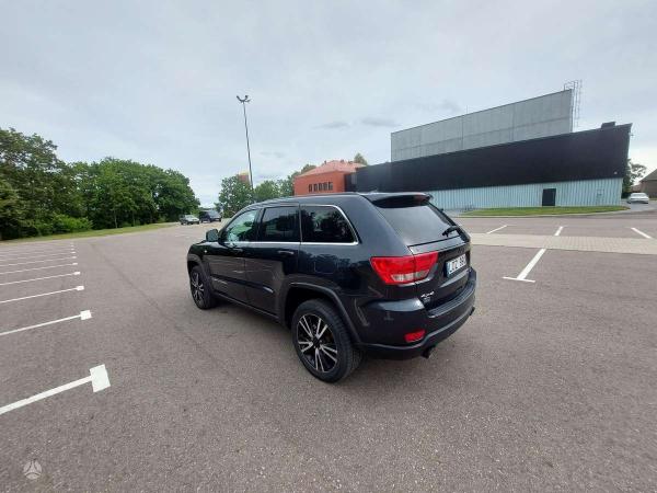 Jeep Grand Cherokee 2013 in Kedainiai, with an engine capacity of 2.99 L and mileage of 356 thousand km for 12000 €, photo 4 on AUTOMOTO.COM.LV