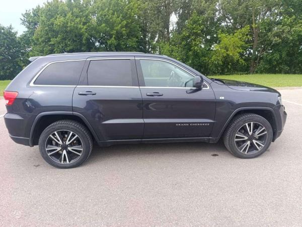 Jeep Grand Cherokee 2013 in Kedainiai, with an engine capacity of 2.99 L and mileage of 356 thousand km for 12000 €, photo 8 on AUTOMOTO.COM.LV