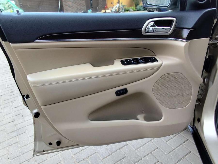 Jeep Grand Cherokee 2014 in Vilnius, with an engine capacity of 3.60 L and mileage of 76 thousand km for 14900 €, photo 18 on AUTOMOTO.COM.LV