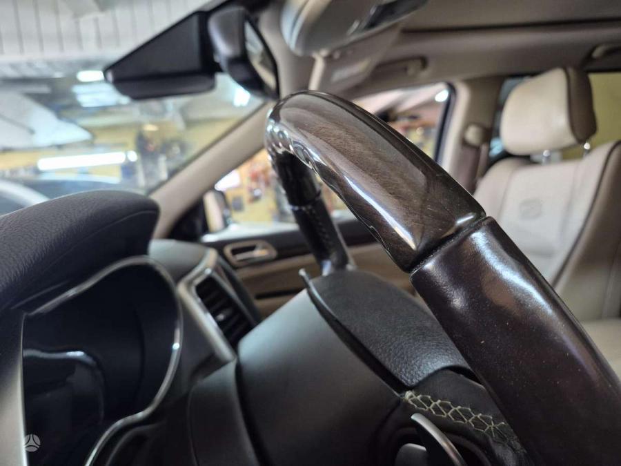 Jeep Grand Cherokee 2014 in Vilnius, with an engine capacity of 3.00 L and mileage of 197 thousand km for 5700 €, photo 16 on AUTOMOTO.COM.LV