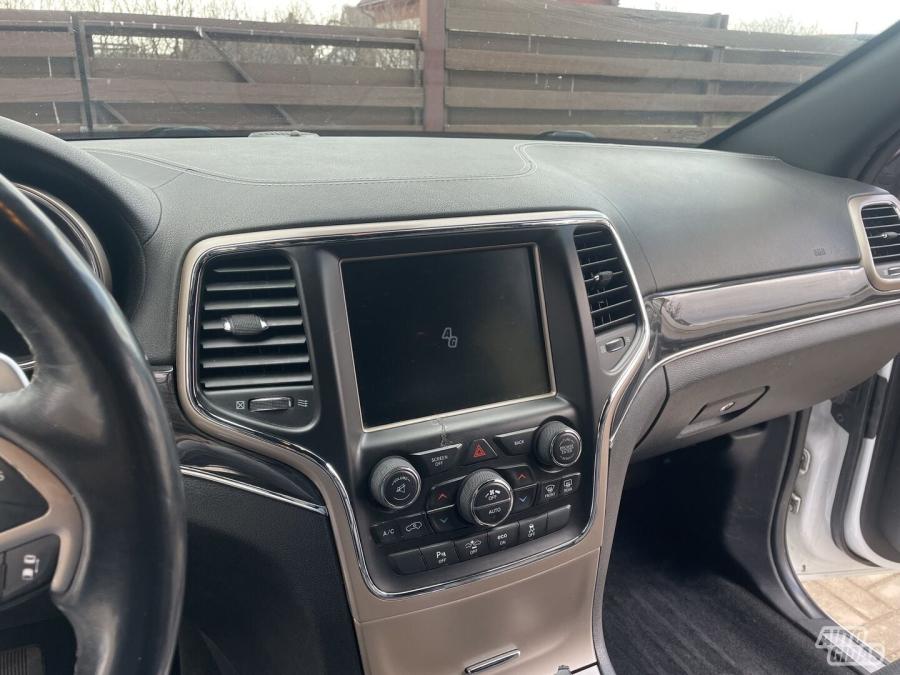 Jeep Grand Cherokee 2015 in Klaipeda, with an engine capacity of 3.00 L and mileage of 142 thousand km for 15150 €, photo 26 on AUTOMOTO.COM.LV
