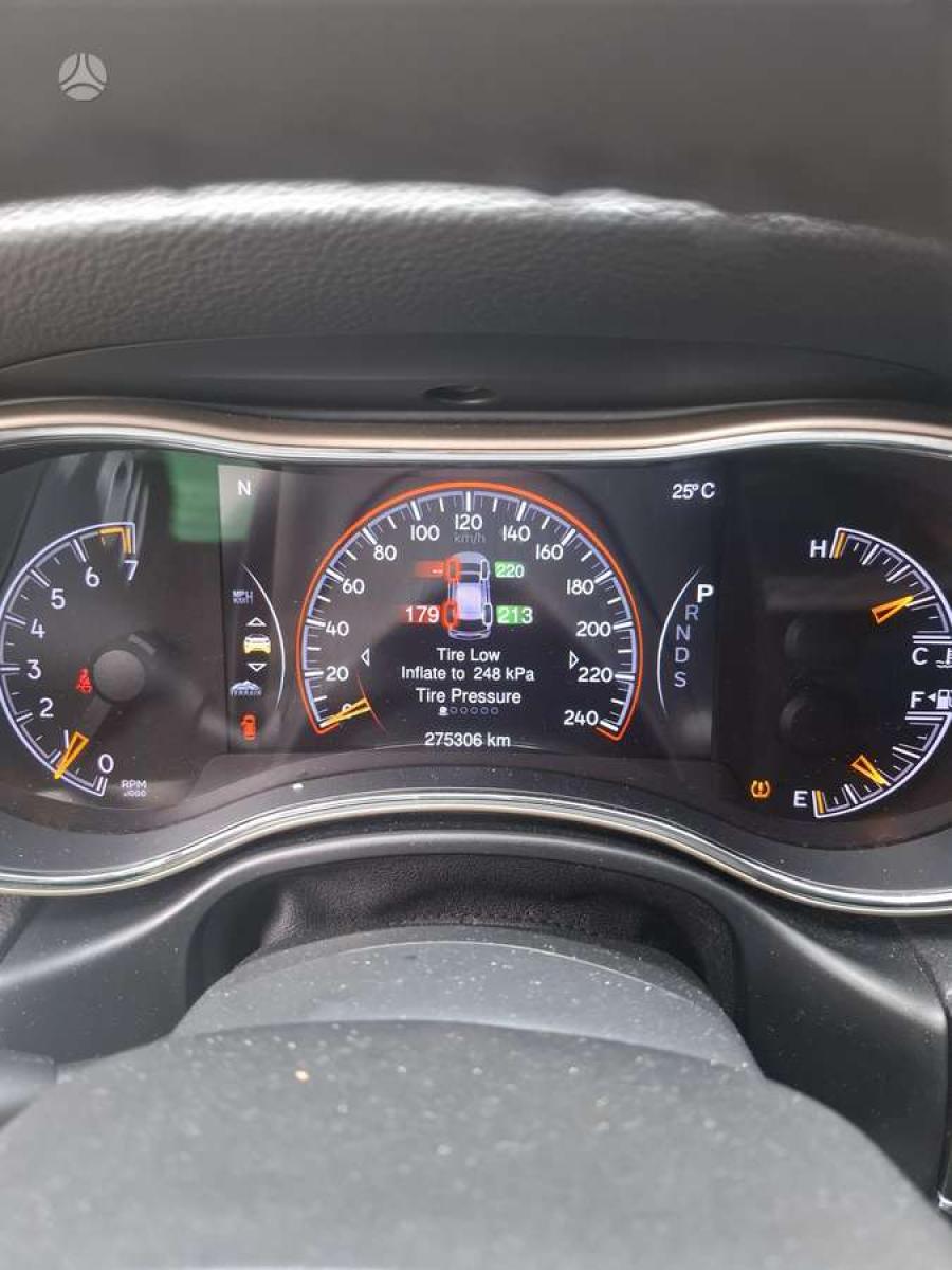 Jeep Grand Cherokee 2015 in Siauliai, with an engine capacity of 3.60 L and mileage of 280 thousand km for 7800 €, photo 13 on AUTOMOTO.COM.LV