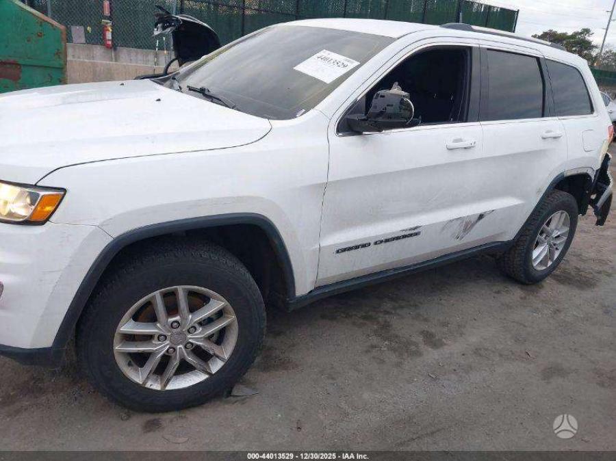 Jeep Grand Cherokee 2016 in Siauliai, with an engine capacity of 3.60 L and mileage of 290 thousand km for 7300 €, photo 4 on AUTOMOTO.COM.LV