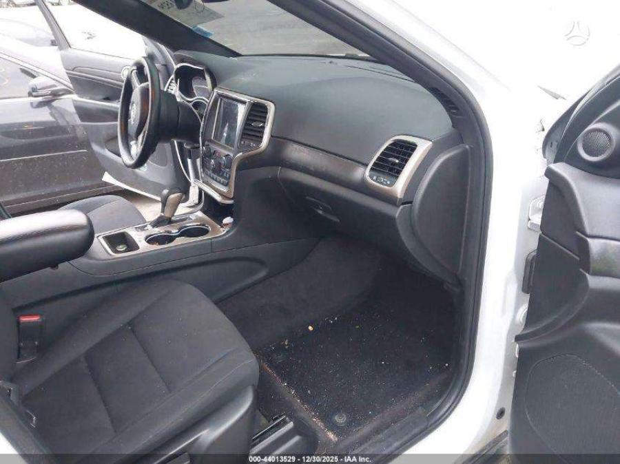 Jeep Grand Cherokee 2016 in Siauliai, with an engine capacity of 3.60 L and mileage of 290 thousand km for 7300 €, photo 11 on AUTOMOTO.COM.LV