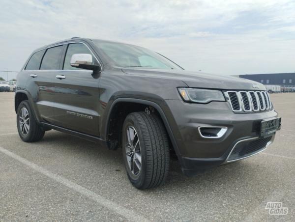 Jeep Grand Cherokee 2017 in Vilnius on AUTOMOTO.COM.LV Jeep Grand Cherokee 2017 in Vilnius, with an engine capacity of 3.60 L and mileage of 178 thousand km for 16500 β¬, photo 4 on AUTOMOTO.COM.LV