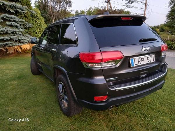 Jeep Grand Cherokee 2018 in Kedainiai, with an engine capacity of 2.99 L and mileage of 82 thousand km for 16500 €, photo 3 on AUTOMOTO.COM.LV