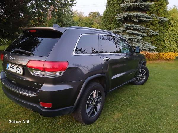 Jeep Grand Cherokee 2018 in Kedainiai, with an engine capacity of 2.99 L and mileage of 82 thousand km for 16500 €, photo 4 on AUTOMOTO.COM.LV
