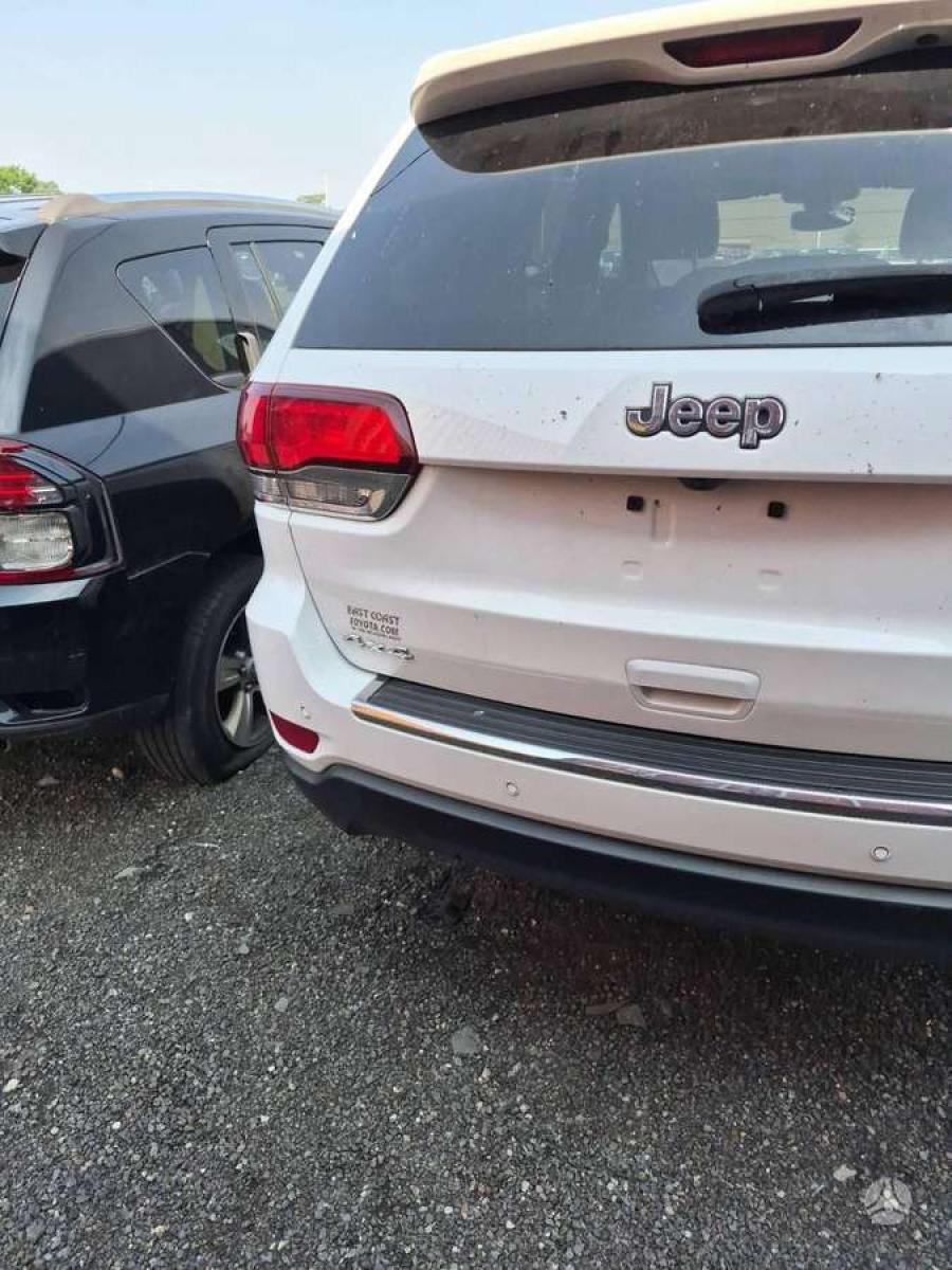 Jeep Grand Cherokee 2021 in Siauliai, with an engine capacity of 3.60 L and mileage of 53 thousand km for 11500 €, photo 4 on AUTOMOTO.COM.LV