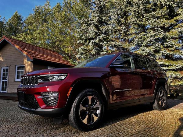 Jeep Grand Cherokee 2022 in Klaipeda, with an engine capacity of 2.00 L and mileage of 90 thousand km for 36600 €, photo 1 on AUTOMOTO.COM.LV