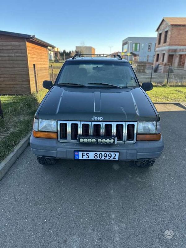 Green Jeep Grand Cherokee 1996 in Kaunas, with an engine capacity of 2.50 L and mileage of 335 thousand km for 2400 €, photo 3 on AUTOMOTO.COM.LV