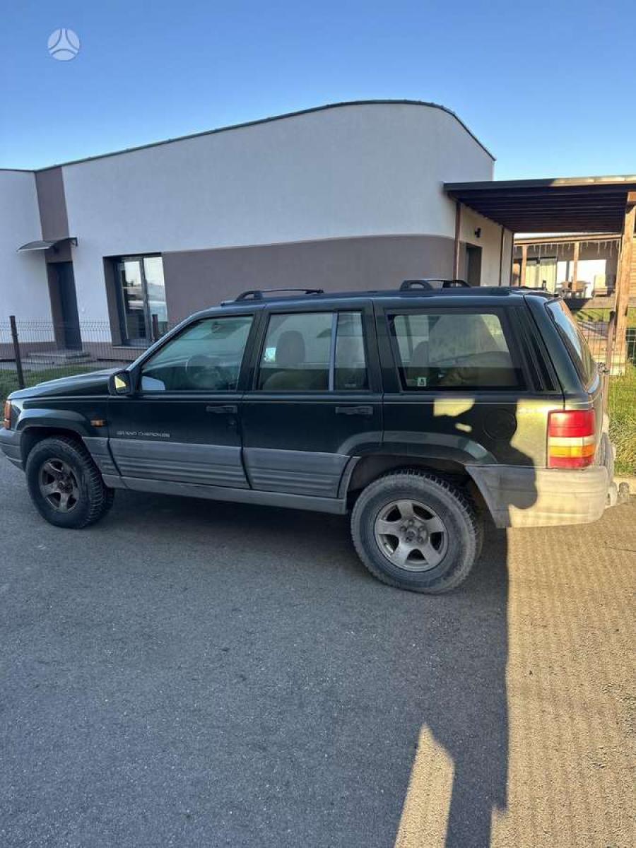 Green Jeep Grand Cherokee 1996 in Kaunas, with an engine capacity of 2.50 L and mileage of 335 thousand km for 2400 €, photo 5 on AUTOMOTO.COM.LV