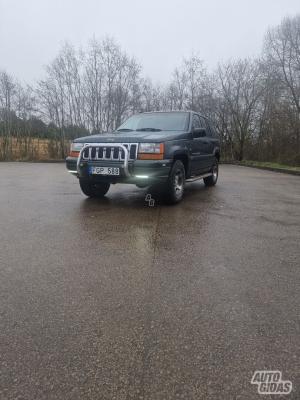 Green Jeep Grand Cherokee 1996 in Elektrenai, with an engine capacity of 2.50 L and mileage of 299 thousand km for 2900 €, photo  on AUTOMOTO.COM.LV