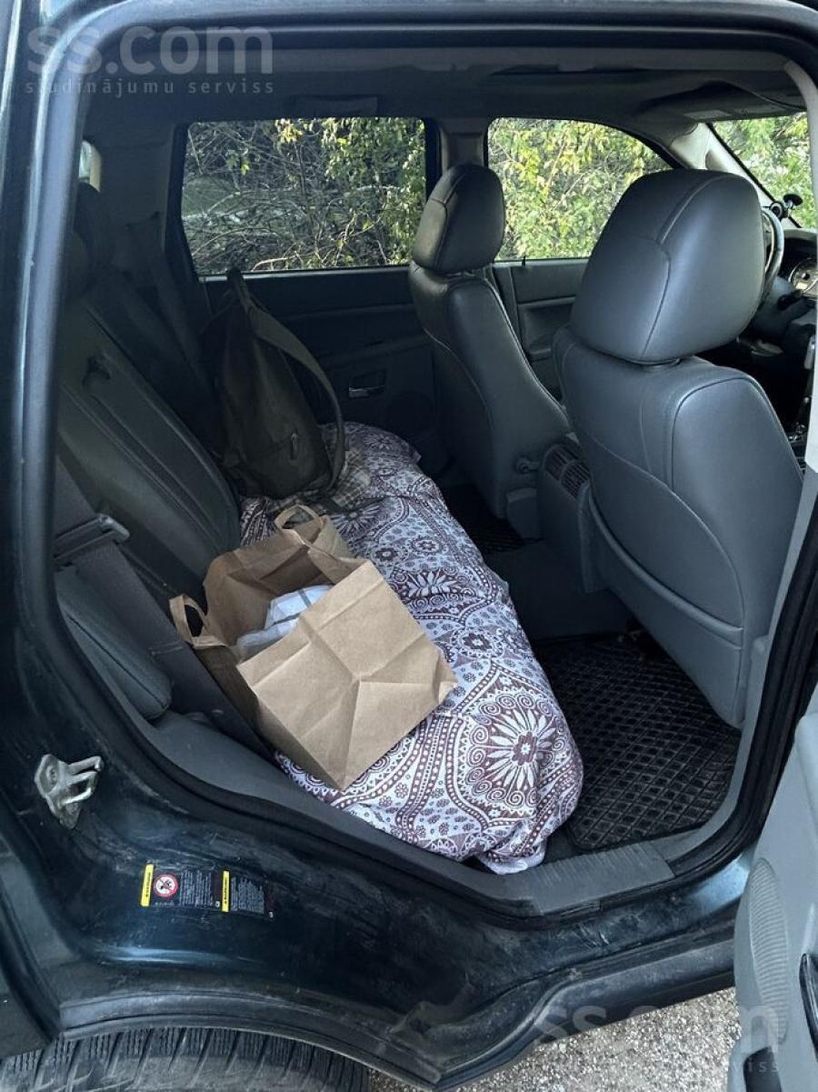 Zaļš Jeep Grand Cherokee 2006 Daugavpils, ar dzinēja tilpumu 3.00 L un nobraukumu 380 tūkst. km par 2500 €, foto 8 vietnē AUTOMOTO.COM.LV