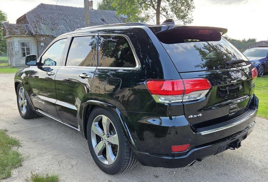 Green Jeep Grand Cherokee 2014 in Elektrenai, with an engine capacity of 3.60 L and mileage of 126 thousand km for 8800 €, photo 6 on AUTOMOTO.COM.LV