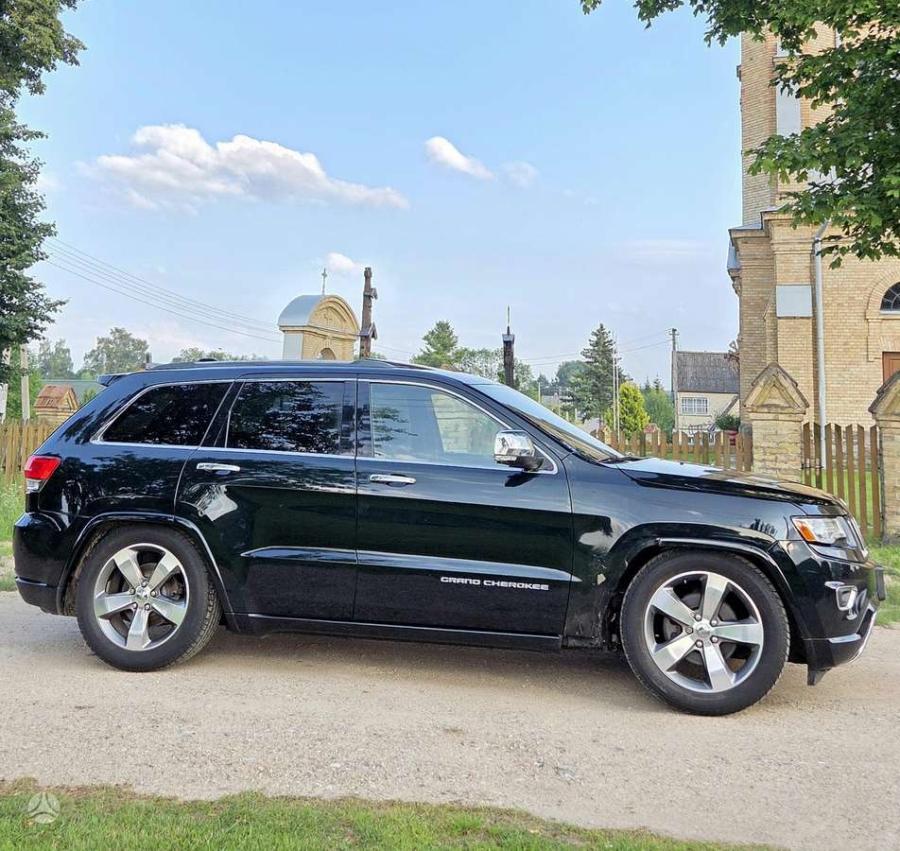 Green Jeep Grand Cherokee 2014 in Elektrenai, with an engine capacity of 3.60 L and mileage of 126 thousand km for 8800 €, photo 15 on AUTOMOTO.COM.LV